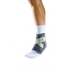 Mueller Adjust-to-Fit Ankle Stabilizer ortose til knæet | notino.dk