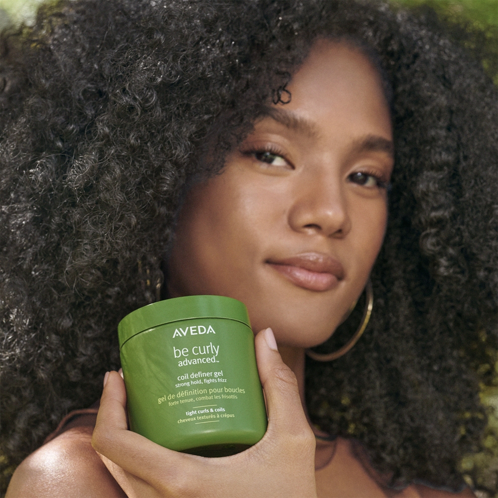 Aveda Be Curly Advanced™ Coil Definer Gel gel coiffant pour cheveux ...
