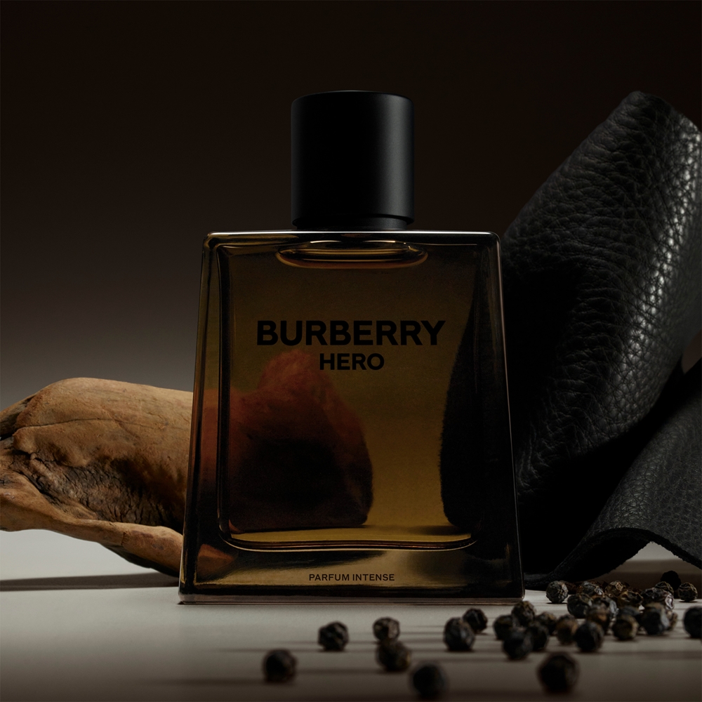 Burberry Hero Parfum Intense парфюм пълнещ за мъже | notino.bg
