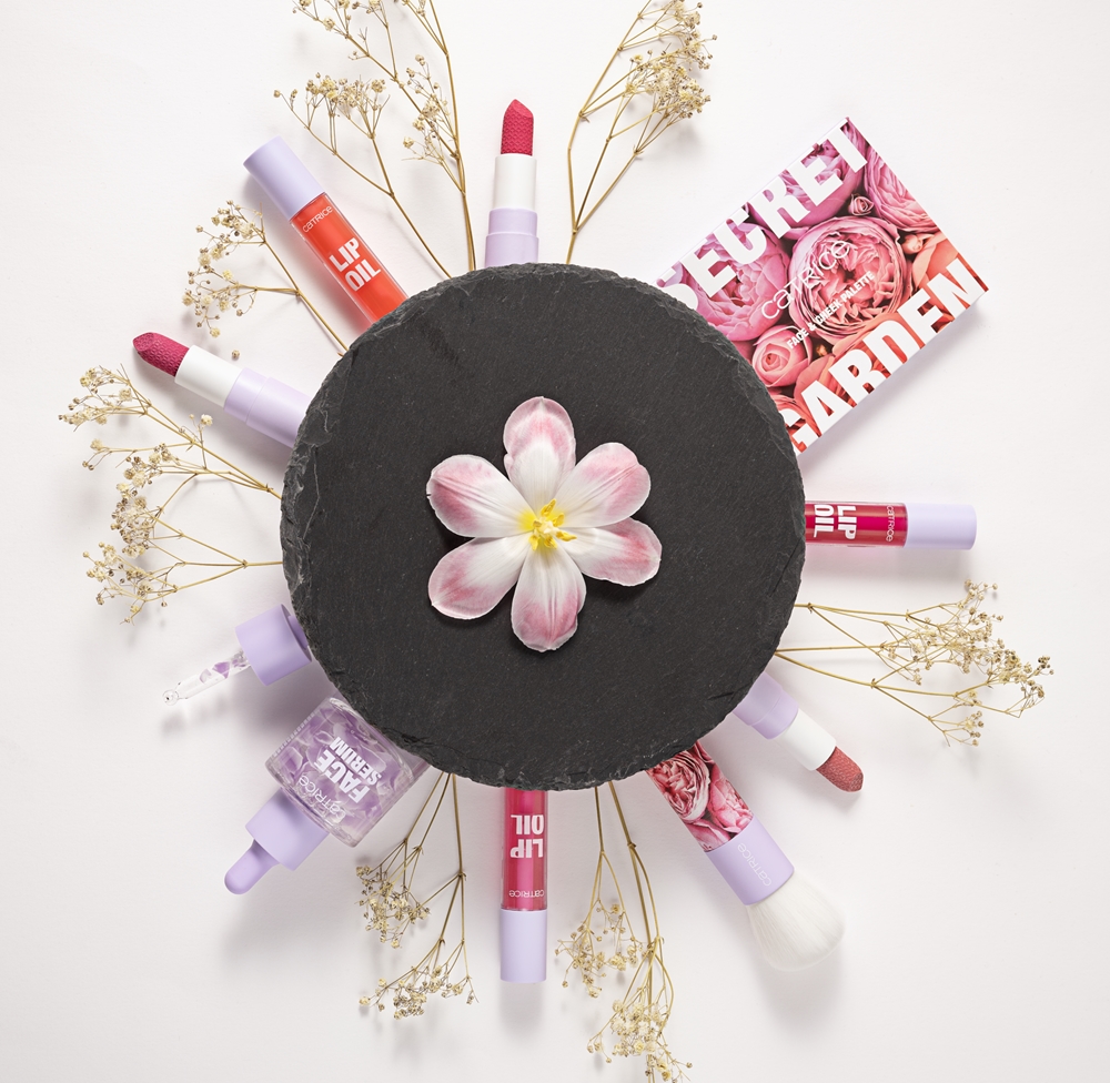 Catrice Secret Garden blusher, contour and highlighter brush | notino.co.uk