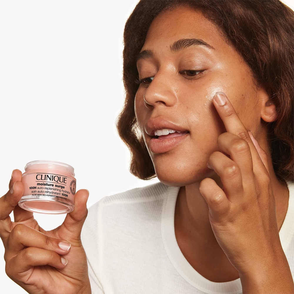 Clinique Moisture Surge™ Breast Cancer Awareness Limited Edition crema ...