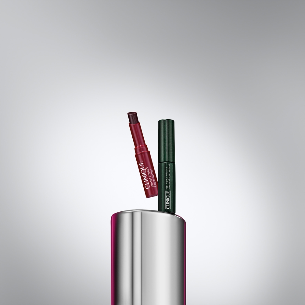 Clinique Holiday Cult Classics On The Go Christmas gift set for women ...