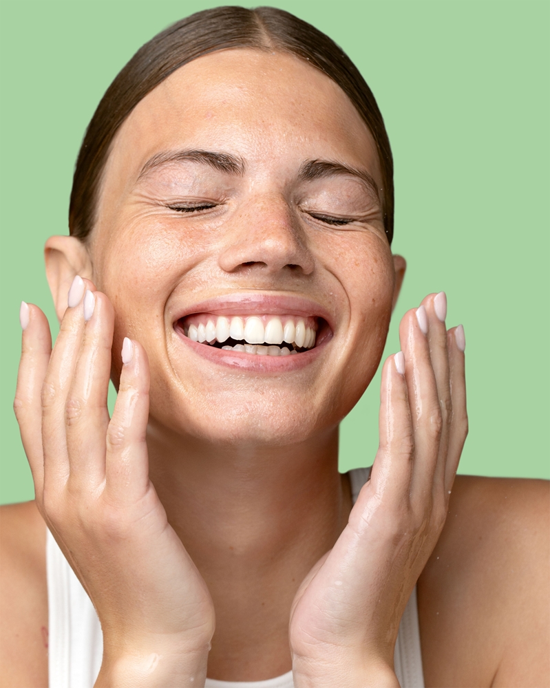 Collistar Gentle Make-up Removing Oil oil cleanser and makeup remover ...