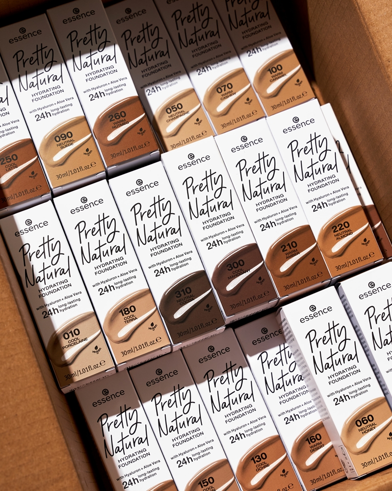 essence Pretty Natural hydrating foundation | notino.co.uk