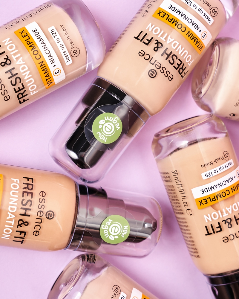 essence Fresh & Fit fond de teint liquide | notino.be