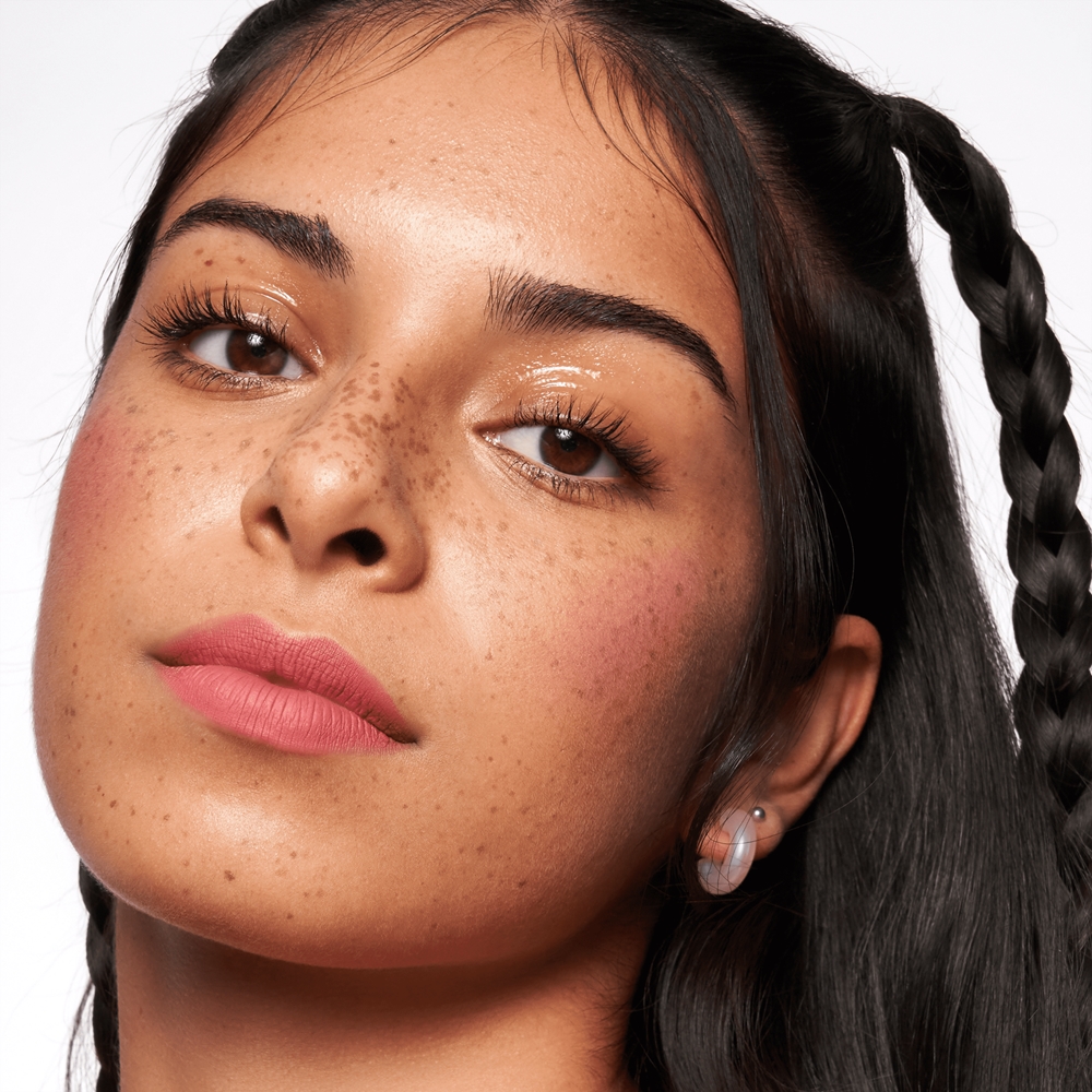 essence dewy EYE GLOSS bleščeča senčila za oči | notino.si