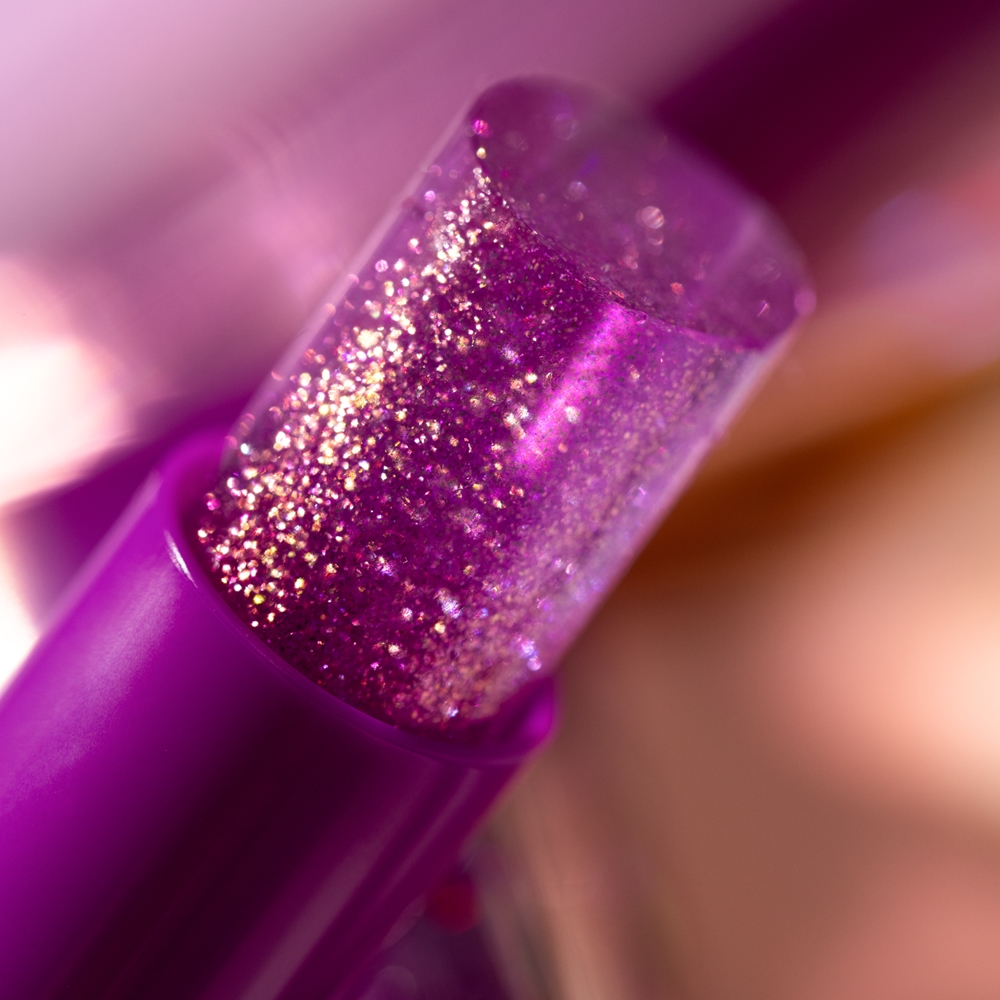 essence So Mesmerizing lipstick that changes colour acording to your ...