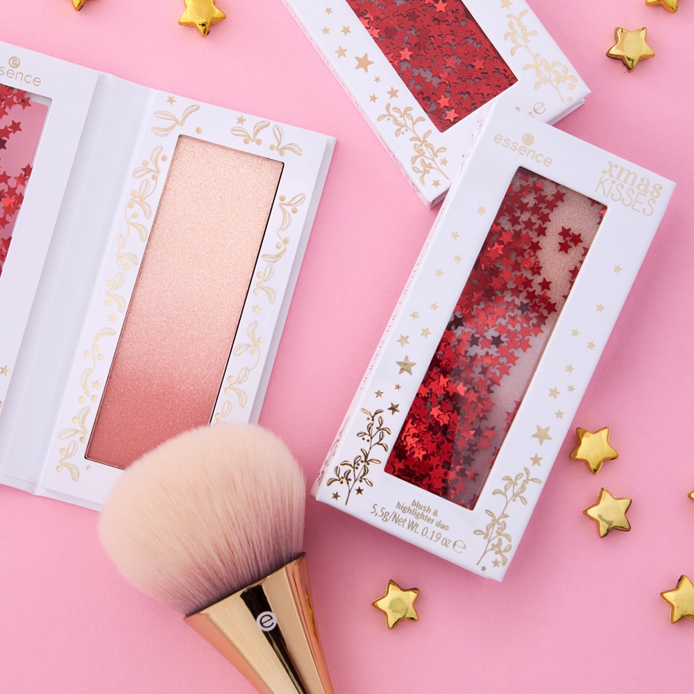 essence xmas KiSSES pinceau à poudre | notino.fr