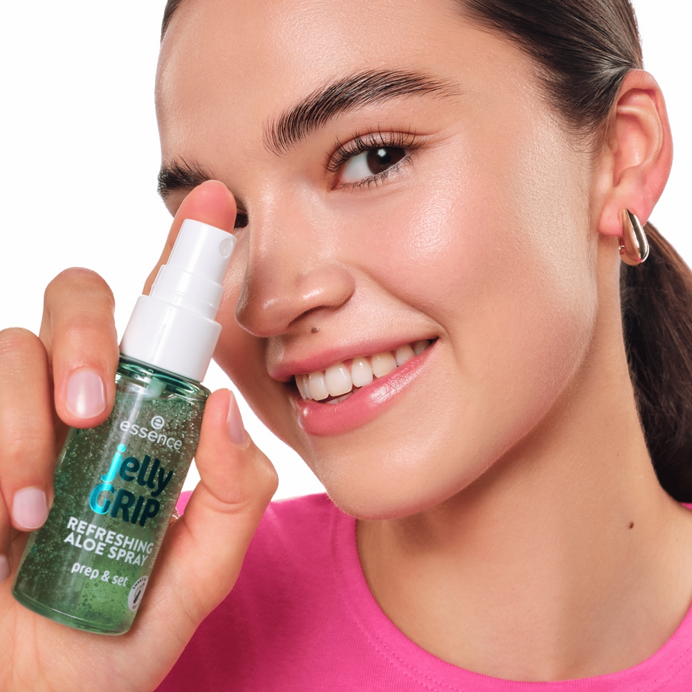 essence jelly GRIP 2-in-1 primer and setting spray with a refreshing ...