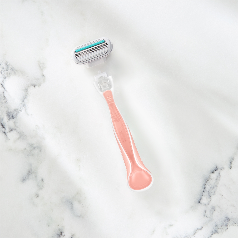 Gillette Venus Sensitive Smooth Razor + 2 Replacement Heads | notino.ie