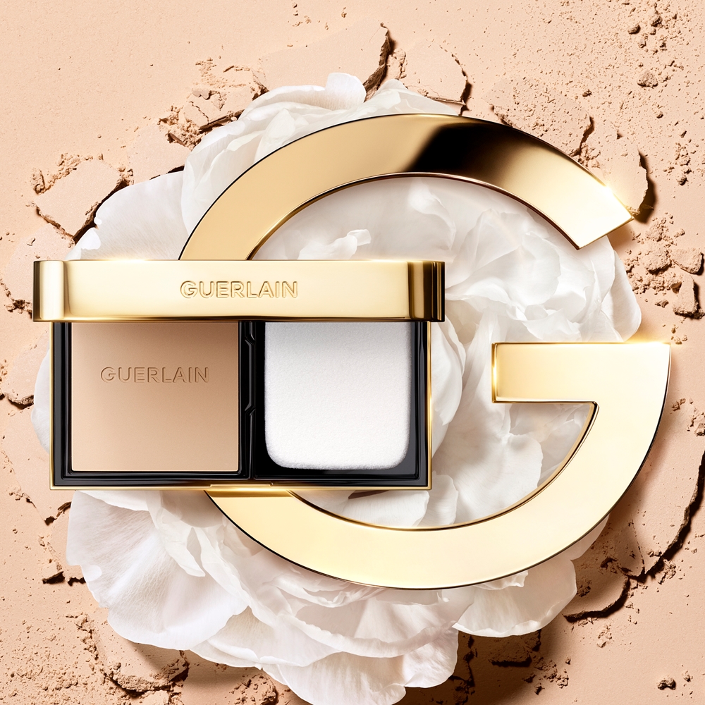 GUERLAIN Parure Gold Skin Control компактен матиращ фон дьо тен | notino.bg