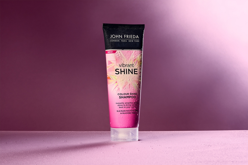 John Frieda Vibrant Shine Šampoon säravate ja pehmete juuste jaoks | notino.ee