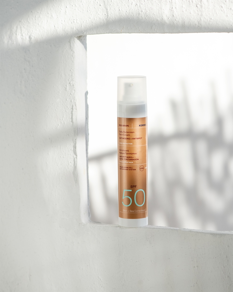 Korres Red Grape Daily Sunscreen слънцезащитен крем за лице | notino.bg