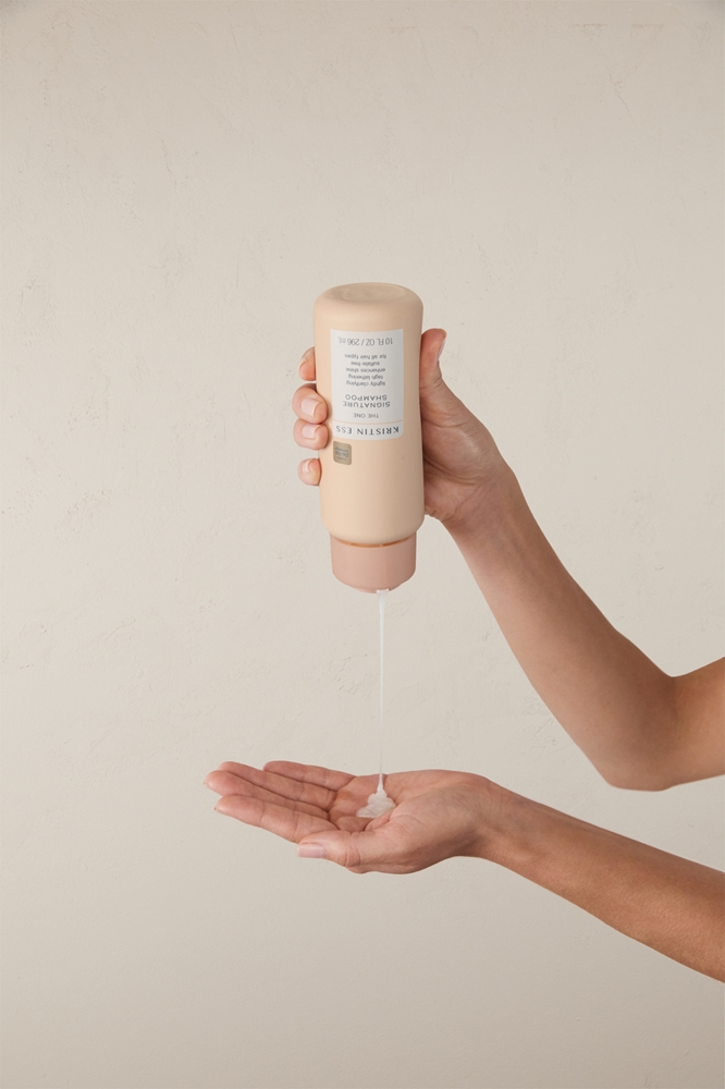 Kristin Ess The One Signature moisturising shampoo for all hair types ...