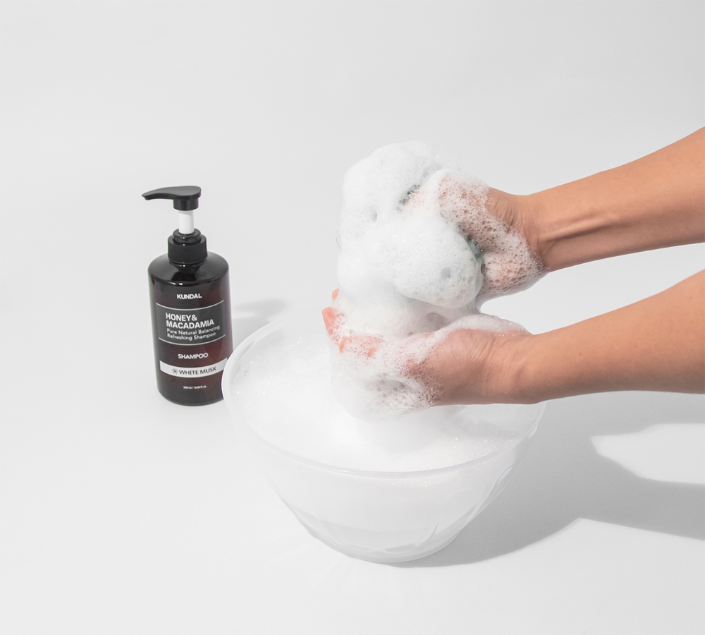 KUNDAL Honey & Macadamia White Musk natural shampoo for dry and damaged ...