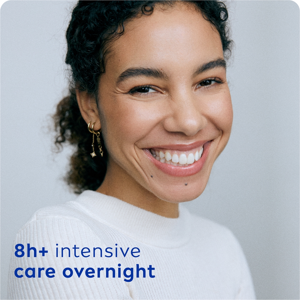 Labello Over Night Care regeneračný balzam na pery s levanduľou | notino.sk