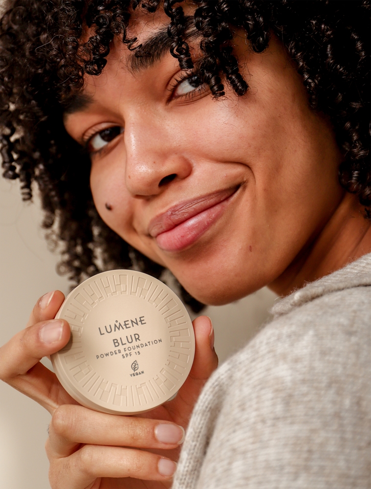 Lumene Blur puder kompaktowy i podkład w jednym SPF 15