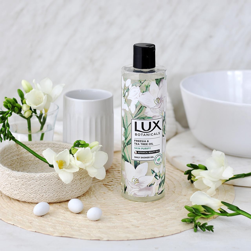 Lux Freesia & Tea Tree Oil sprchový gel | notino.cz