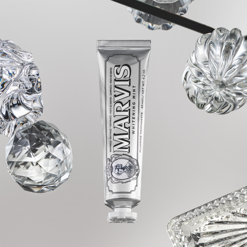 Marvis Whitening Mint dentifricio con effetto sbiancante | notino.it