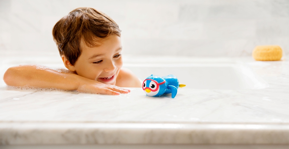 Munchkin Wind Up Swimming Penguin bath toy | notino.ie