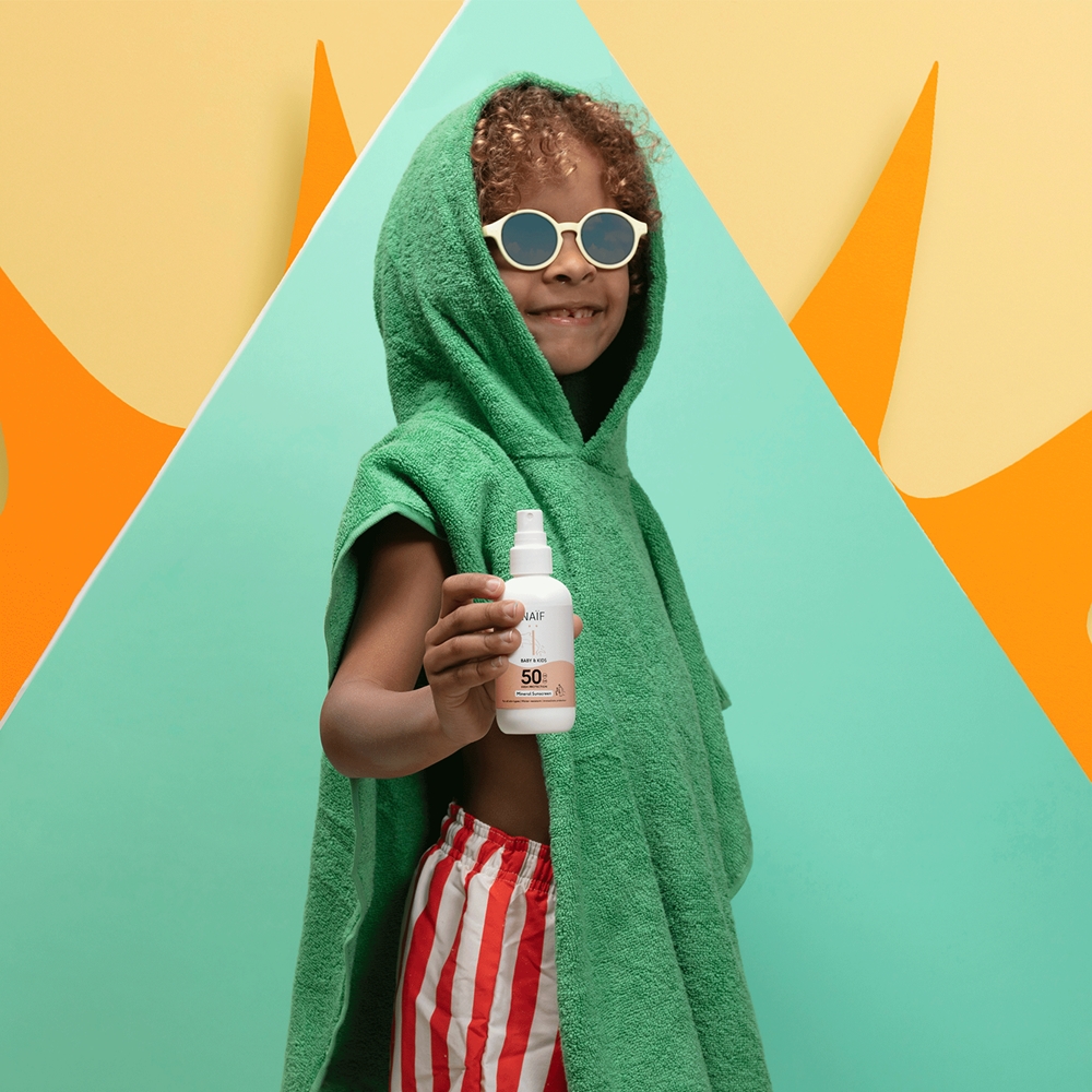 Naif Baby & Kids Mineral Sunscreen SPF 50 spray protector pentru plajă ...