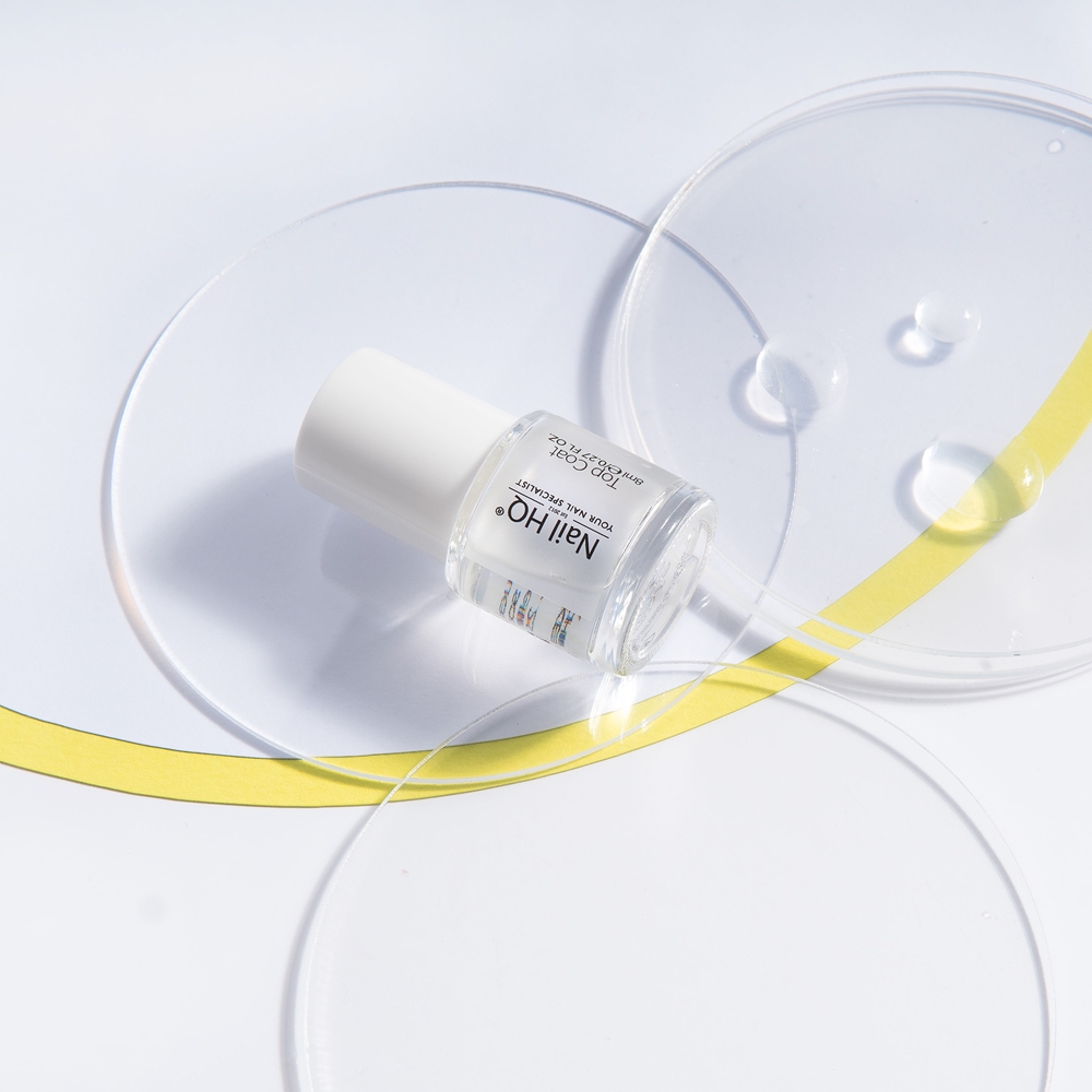 Nail HQ Essentials Top Coat Top Coat without the use of a UV/LED lamp ...