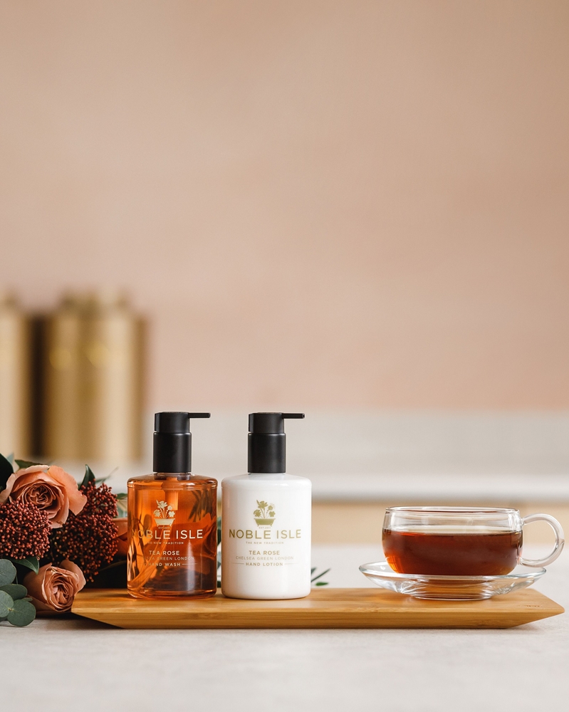 Noble Isle Tea Rose gift set (for hands) | notino.co.uk