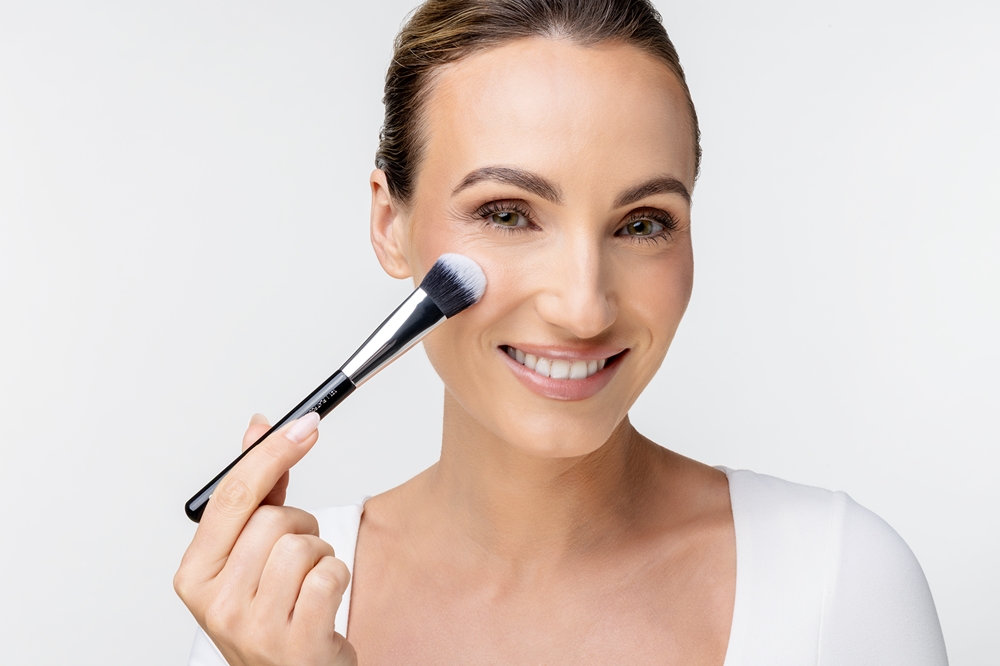 Notino Makeup Brushes Professional Flat Foundation Make-Up Brush 121 ...