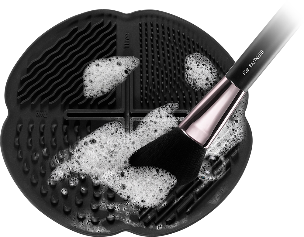 Notino Master Collection Silicone brush cleaning pad Brush Cleaning Pad ...