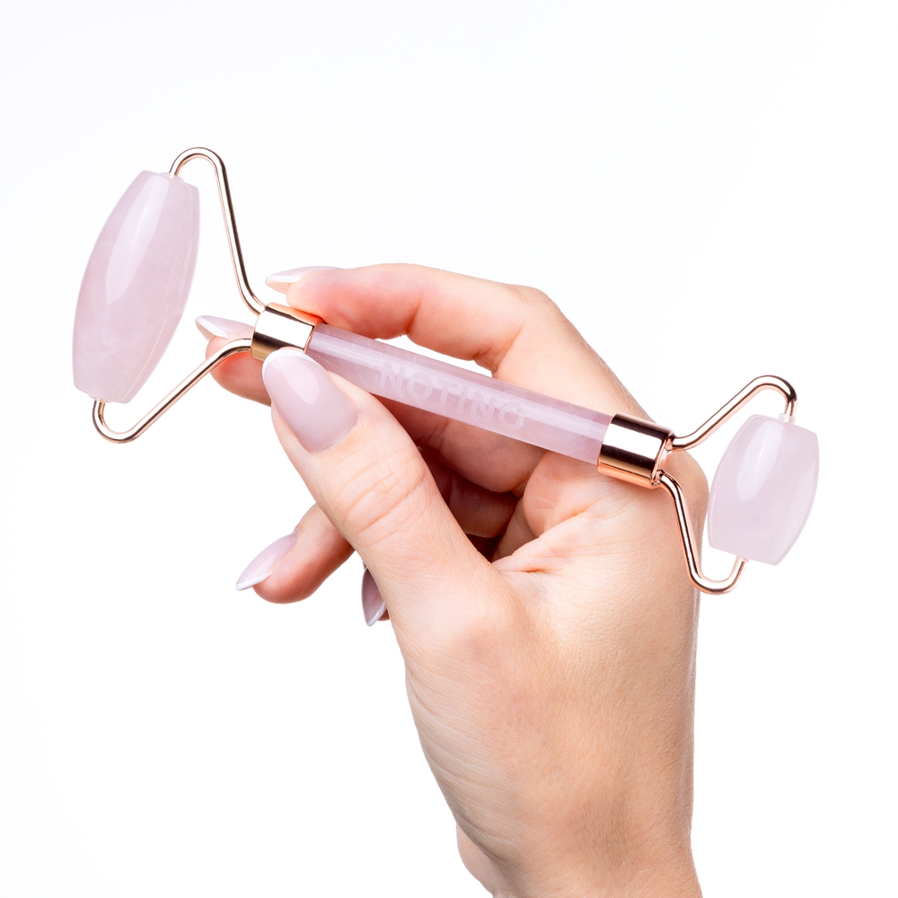Notino Skincare Tools Rose Quartz Massage Roller and Gua Sha rolo de ...
