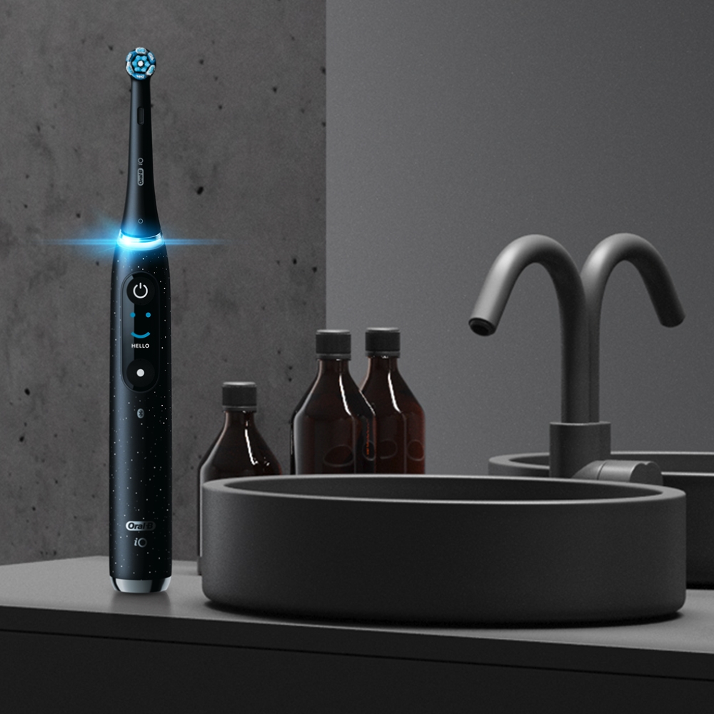 Oral-B iO10 electric toothbrush | notino.co.uk