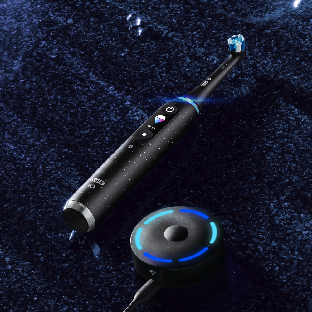Oral-B iO10 electric toothbrush | notino.co.uk