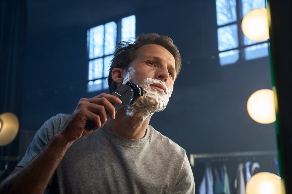 Philips Series 7000 Wet & Dry S7882/55 electric shaver for sensitive ...