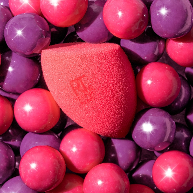 Real Techniques Berry Pop Precise Makeup Sponge with matt effect ...
