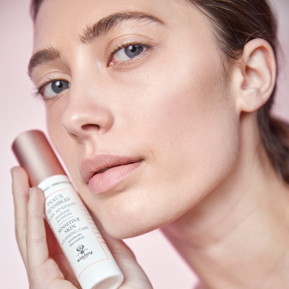 Sisley Sensitive Skin Soothing Care pomirjevalna nega za občutljivo ...