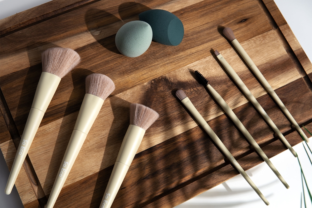 So Eco Exclusive Brush & Sponge Set Complexion Sponge Brush Set | notino.ie