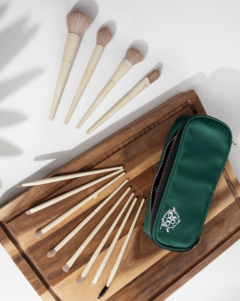 So Eco Flawless 12 Piece Brush & Bag Set Complexion Sponge brush set ...
