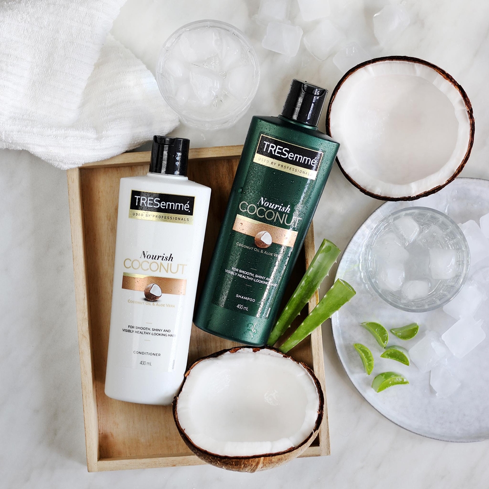 TRESemmé Nourish Coconut Moisturizing Shampoo for dry hair | notino.ie