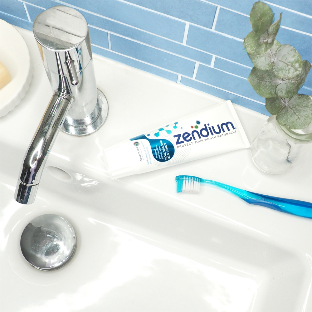 Zendium Complete Protection toothpaste for healthy teeth and gums ...