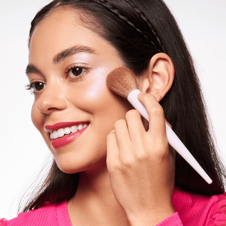 essence It's glow time Borste för rouge, contour och highlighter ...