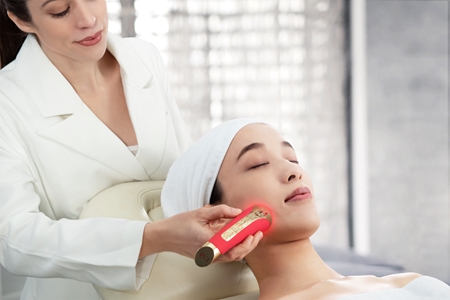 FOREO FAQ™ 102 appareil conçu pour lisser et réduire les rides | notino.fr