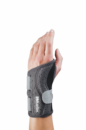 Mueller Adjust-to-FitnWrist Brace Left ortoos randmetele | notino.ee