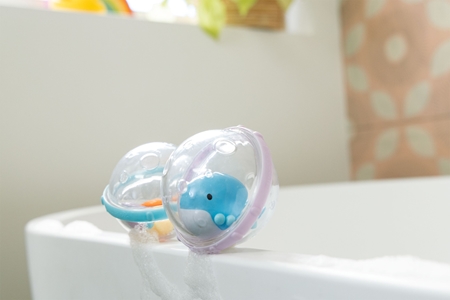 Munchkin Float & Play Bubbles bath toy | notino.co.uk