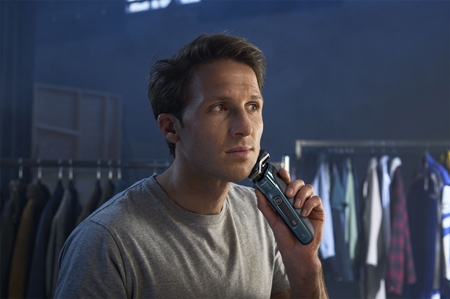 Philips Series 7000 Wet & Dry S7882/55 electric shaver for sensitive ...