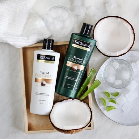 TRESemmé Nourish Coconut shampoing hydratant pour cheveux secs | notino.be