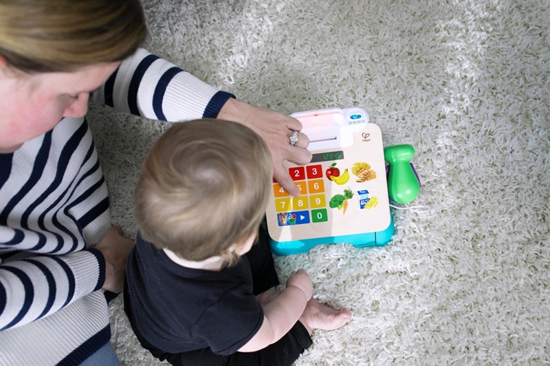 Baby Einstein Hape Magic Touch Cash Register aktivity hračka | notino.cz