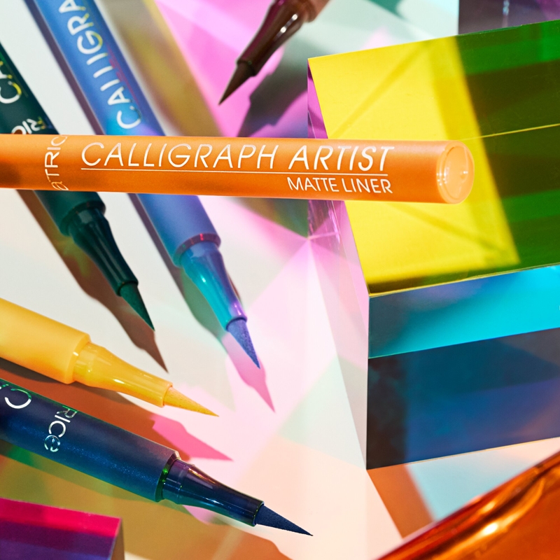 Catrice Calligraph Artist Matte oční linky ve fixu s matným efektem ...