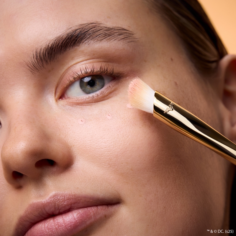 Catrice Wonder Woman concealer brush | notino.co.uk