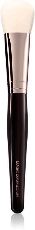 Charlotte Tilbury Magic Complexion Brush brocha plana para aplicar la ...