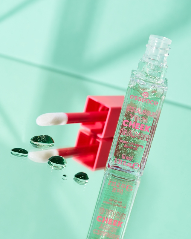 essence CHANGE YOUR CHEEK GAME! colour-changing blush oil | notino.co.uk